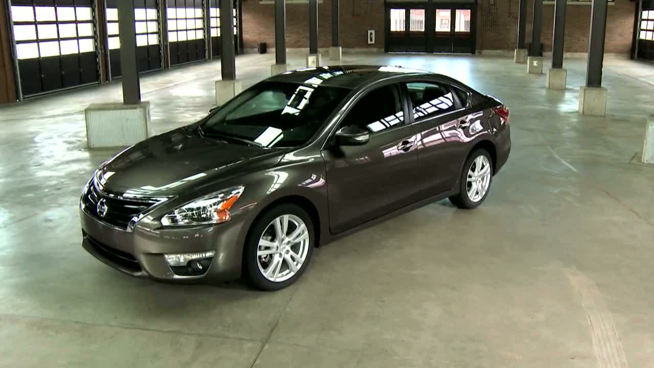 Picture This: Nissan Rear-Camera Innovation Brings Luxury Features to ...